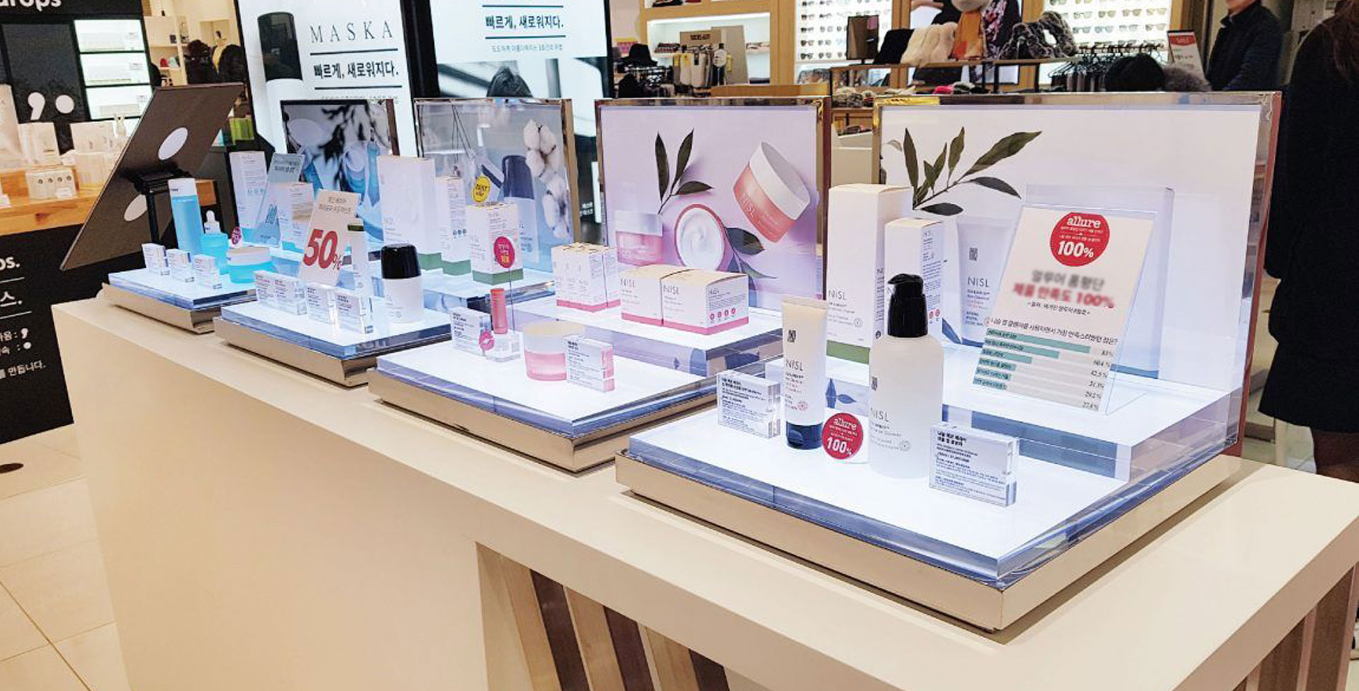 News - Top 10 Benefits of Using Acrylic Cosmetic Display Stands in ...